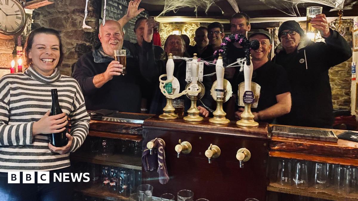 Former barmaid returns to historic pub as owner - BBC News