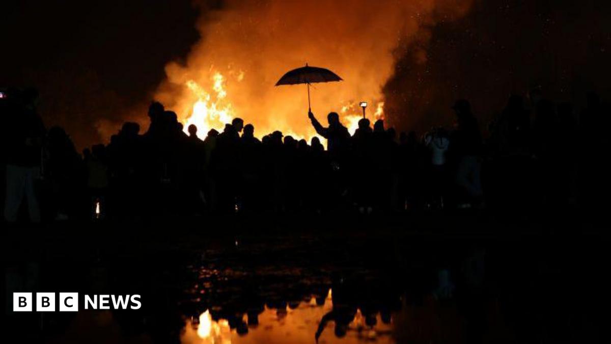 Lewes bonfire: Cliffe Society event closed to public due to storm - BBC ...