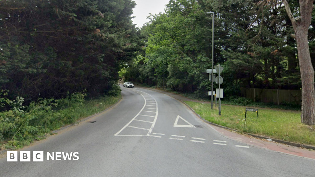 Plans refused for data centre near M25 in Buckinghamshire - BBC News