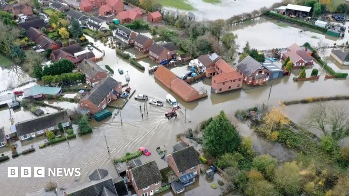 Doncaster village Fishlake 'better prepared' for future flooding - BBC News