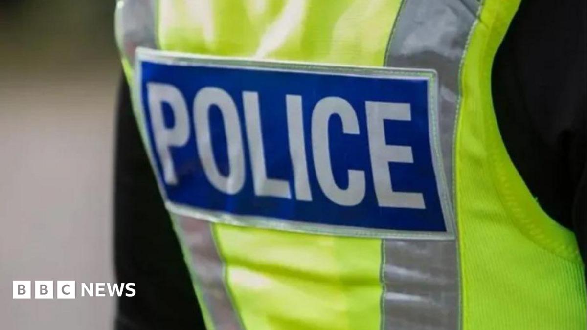 Ex-Cambridgeshire police officer charged with assault - BBC News