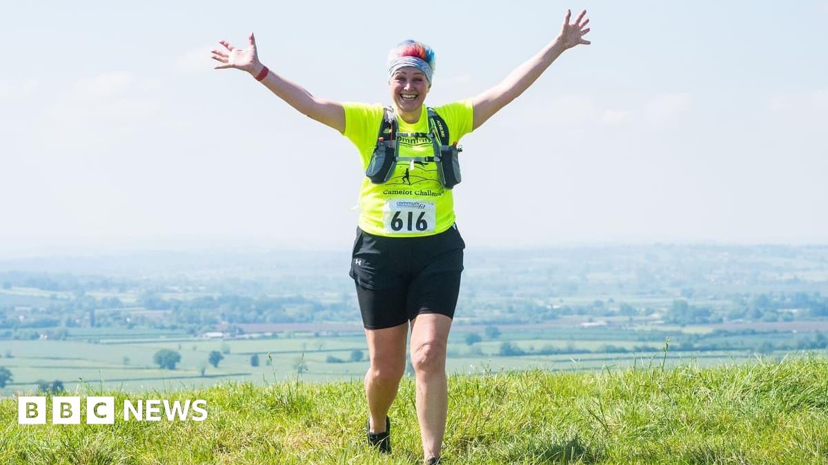 London Marathon runner needed a walking stick eight months ago - BBC News