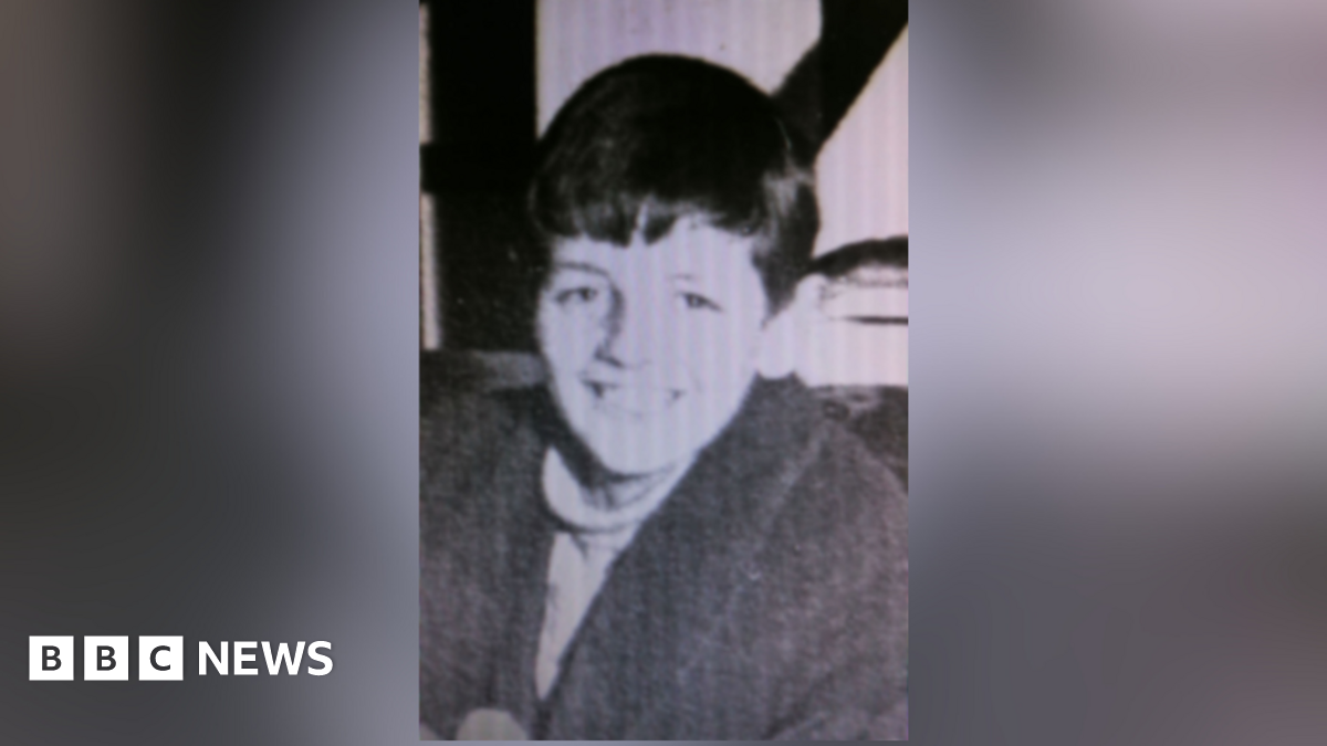 Patrick Crawford: Soldier 'more than likely' shot dead 15-year-old, coroner finds - BBC News