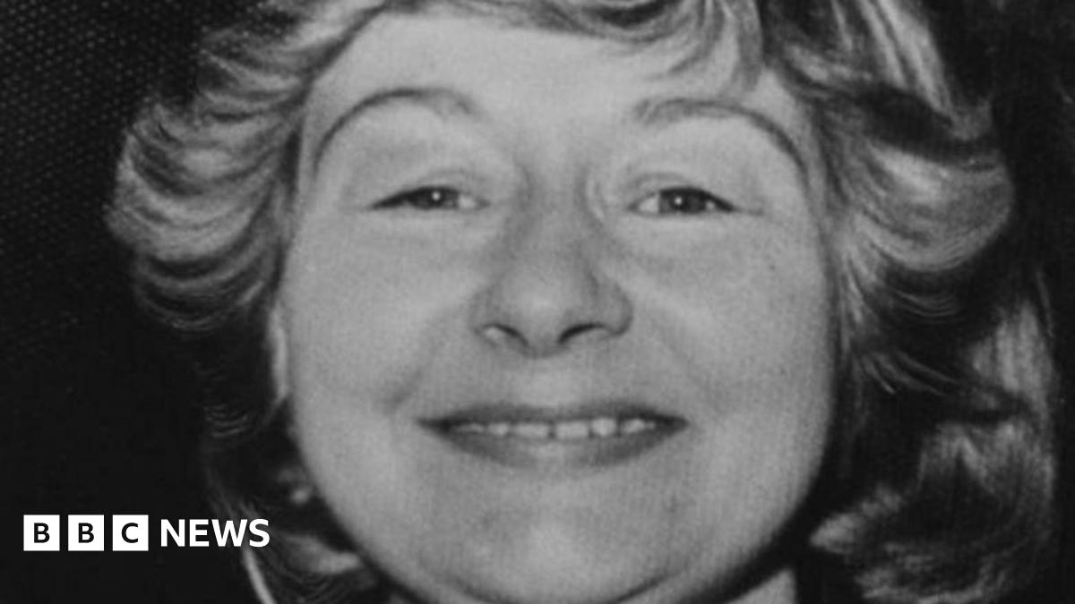Carol Morgan: How a love affair led to a murderous plot - BBC News