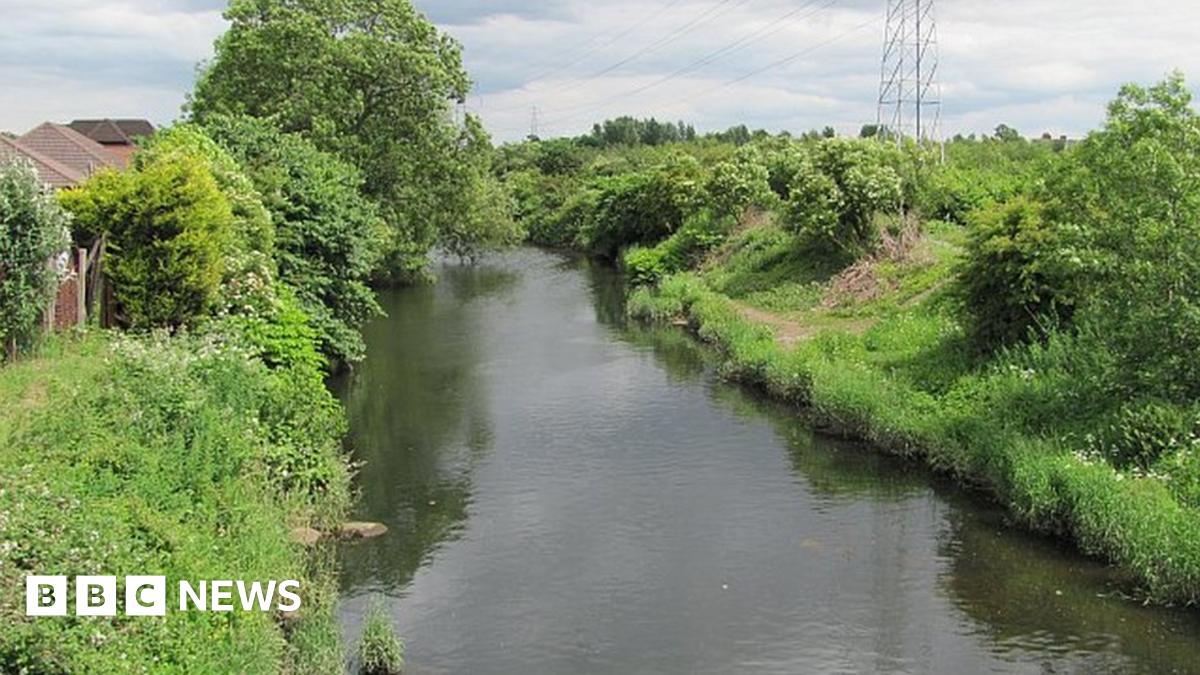 Woman suffers spinal injuries in River Carron fishing fall - BBC News