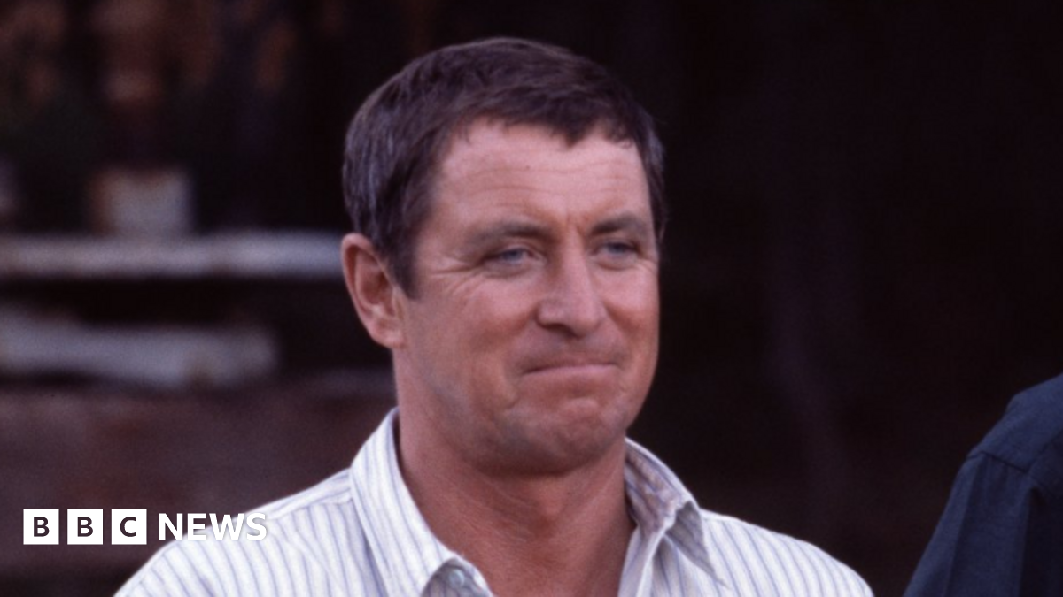 Jersey Bergerac star John Nettles turns down remake role - BBC News