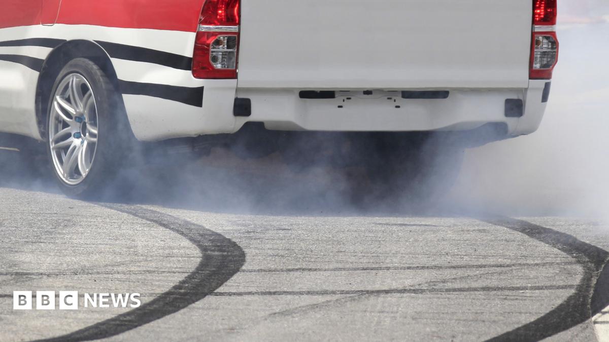 Car brake pads to change under new rules to curb pollution - BBC News