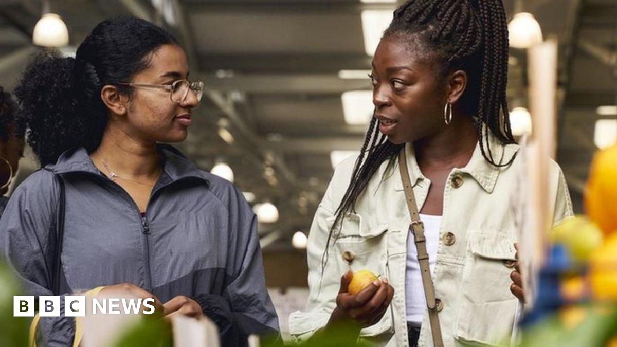 Wolverhampton community shop opens in Bushbury - BBC News