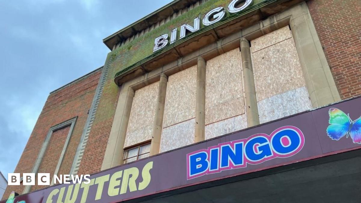 Inside the Rushden Art Deco bingo hall before renovation - BBC News