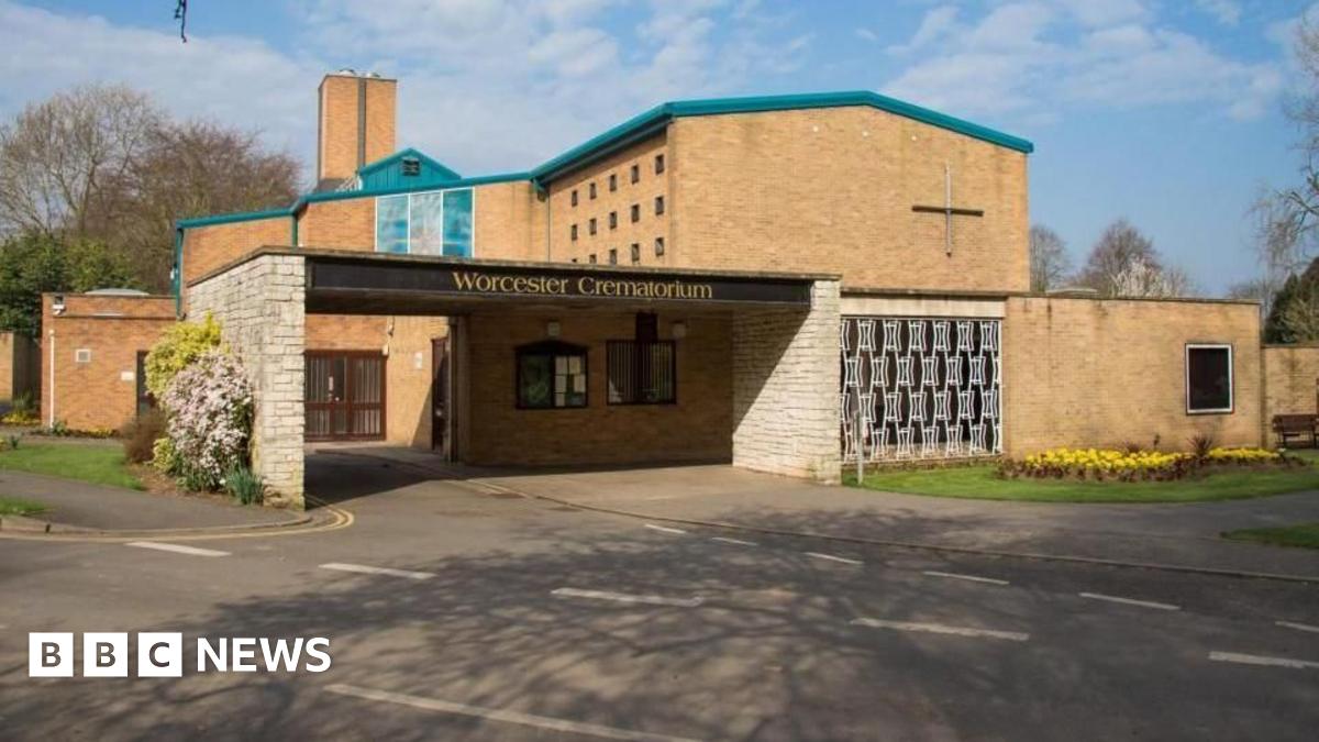 Temporary arrangements made as Worcester crematorium closes - BBC News