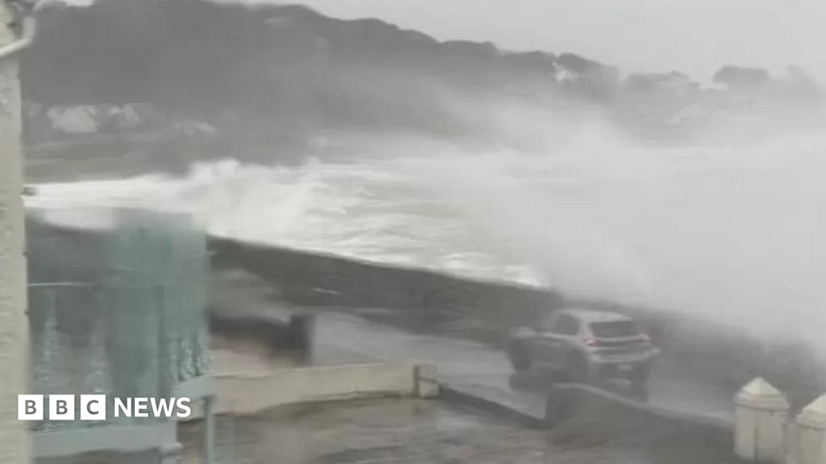 Guernsey has second warmest year on record in 2023 - BBC News