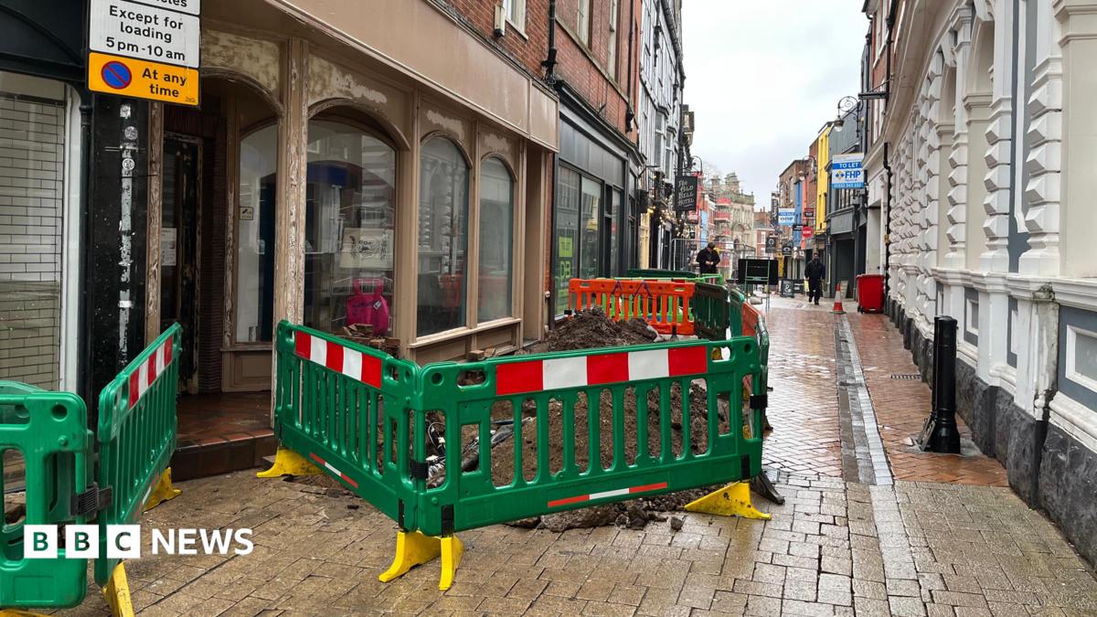 Power outages 'devastating' impact on Derby's Sadler Gate - BBC News