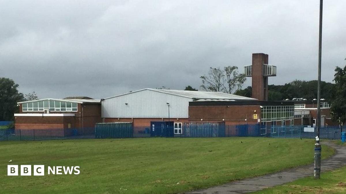 Coronavirus: Swansea's Olchfa school sends home 455 pupils - BBC News