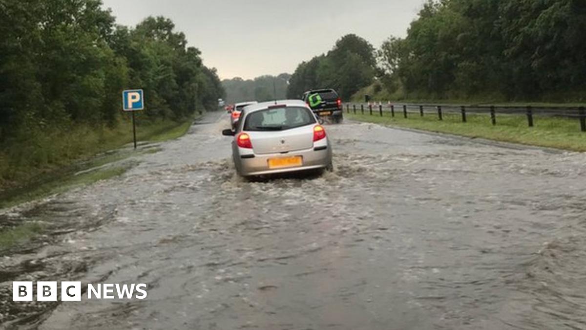 A77 reopens after Ayrshire flash flooding - BBC News