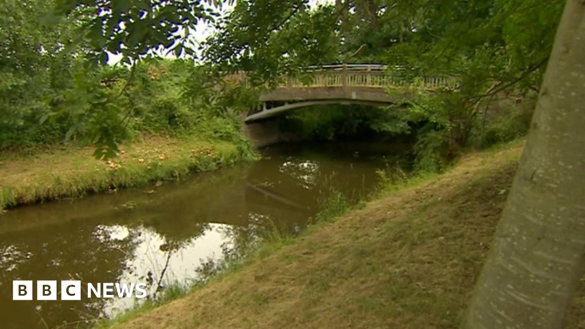 Cound Brook reaches lowest level since records began - BBC News