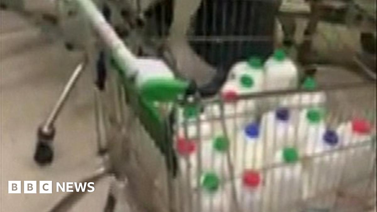 Farmers in milk protest at Strabane Asda - BBC News