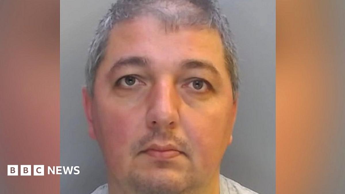 Durham A1 crash: Lorry driver was browsing dating sites - BBC News