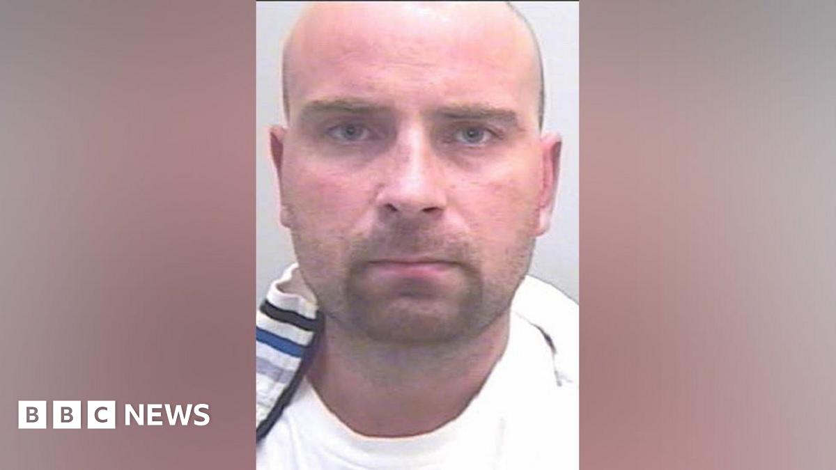 Manhunt after gun smuggler failed to attend court in Canterbury - BBC News