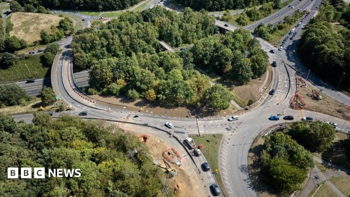 Northampton Queen Eleanor road junction work delayed by months - BBC News