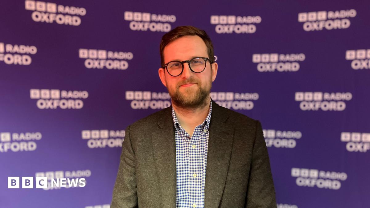 Potholes: Oxfordshire MP says he burst a tyre on county's roads - BBC News