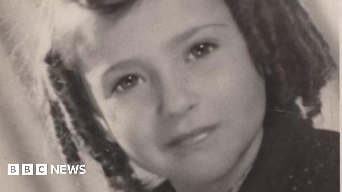 Holocaust survivor Suzanne Ripton, who escaped Nazis, dies at 88 - BBC News
