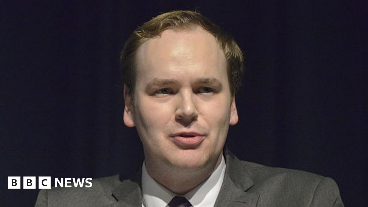 MP blackmail claims: Tory William Wragg to meet police - BBC News