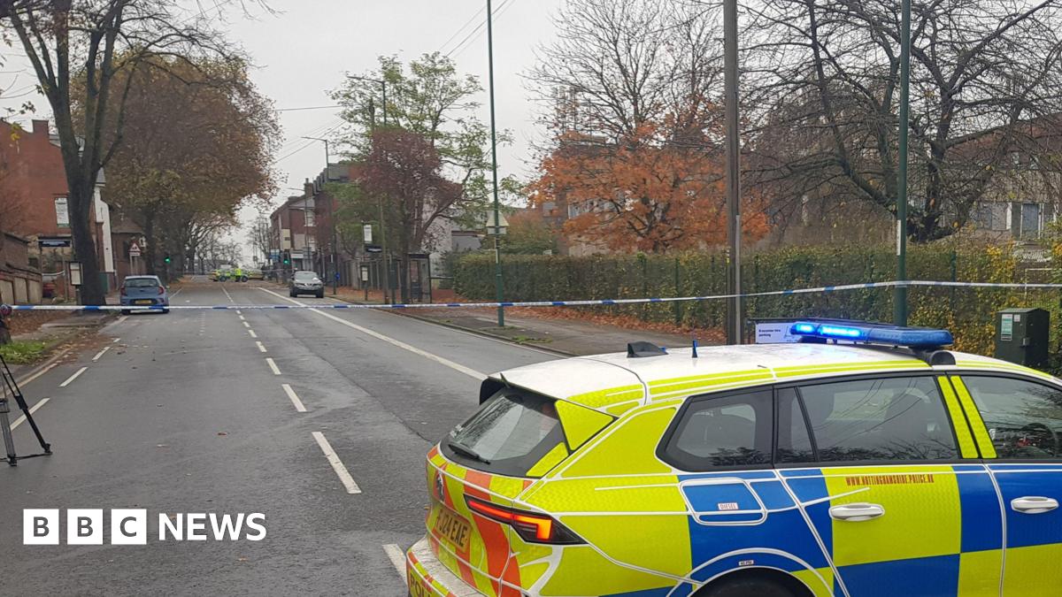 Nottingham: Man charged over fatal crash on major road - BBC News