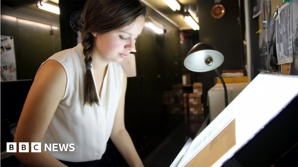 Unearthing the legacy of Harvard's female 'computers' - BBC News