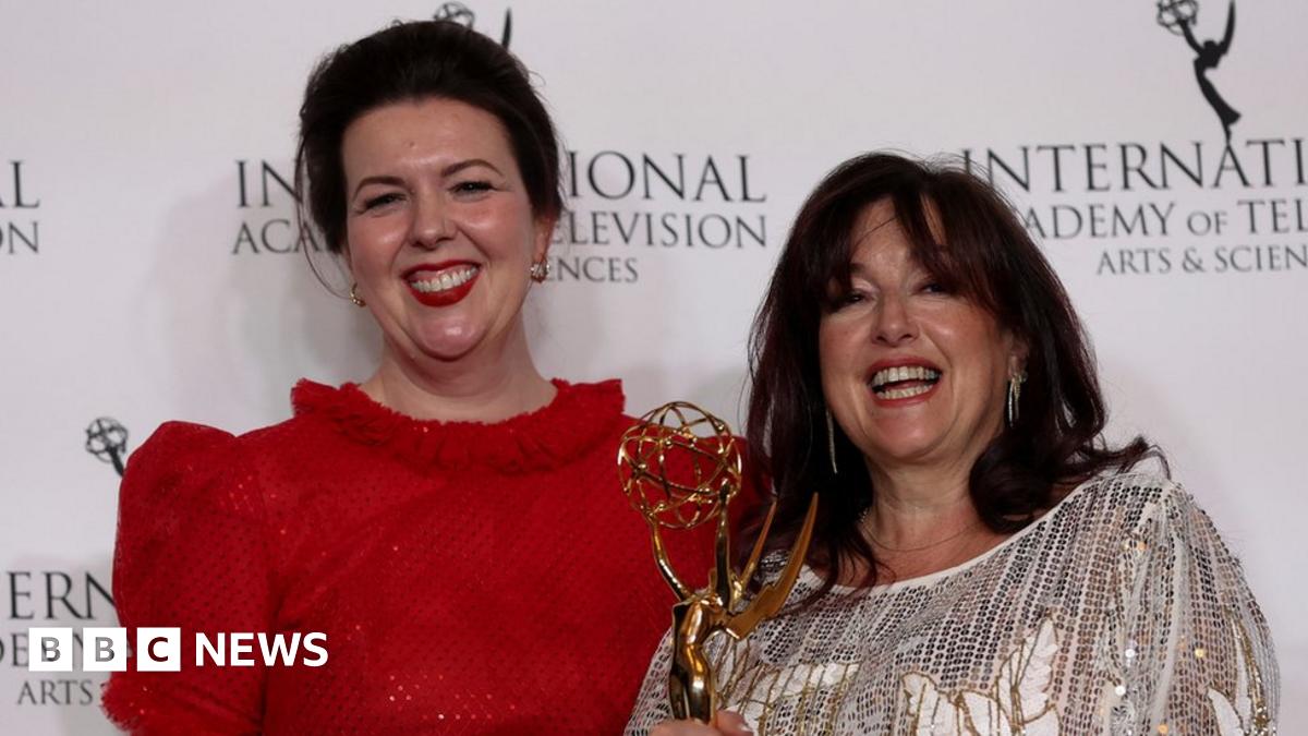 Derry Girls final season wins International Emmy Comedy Award - BBC News