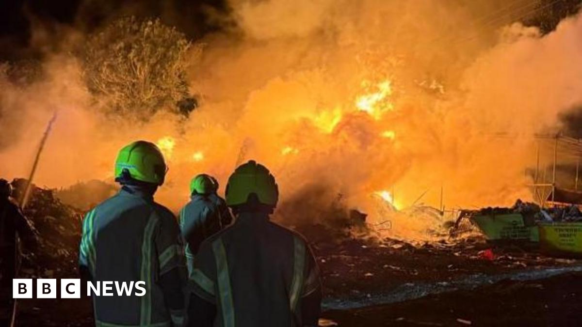 Fire in New England, Essex, is extinguished after four hours - BBC News