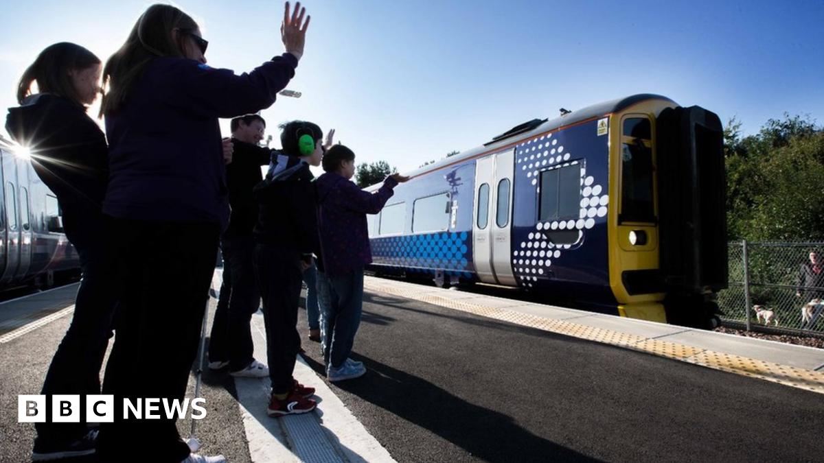 Borders-to-Edinburgh railway opens as longest UK line in century - BBC News