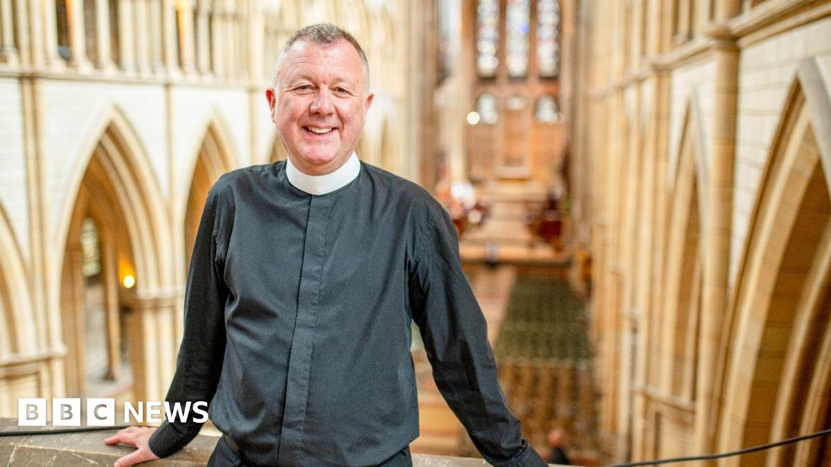 Father Simon Robinson to be Dean of Truro Cathedral - BBC News