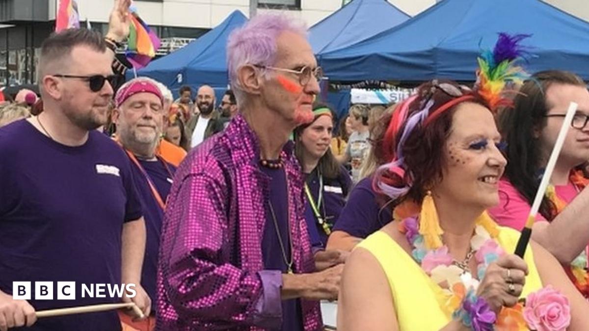 Suffolk Pride returns with parade through Ipswich - BBC News