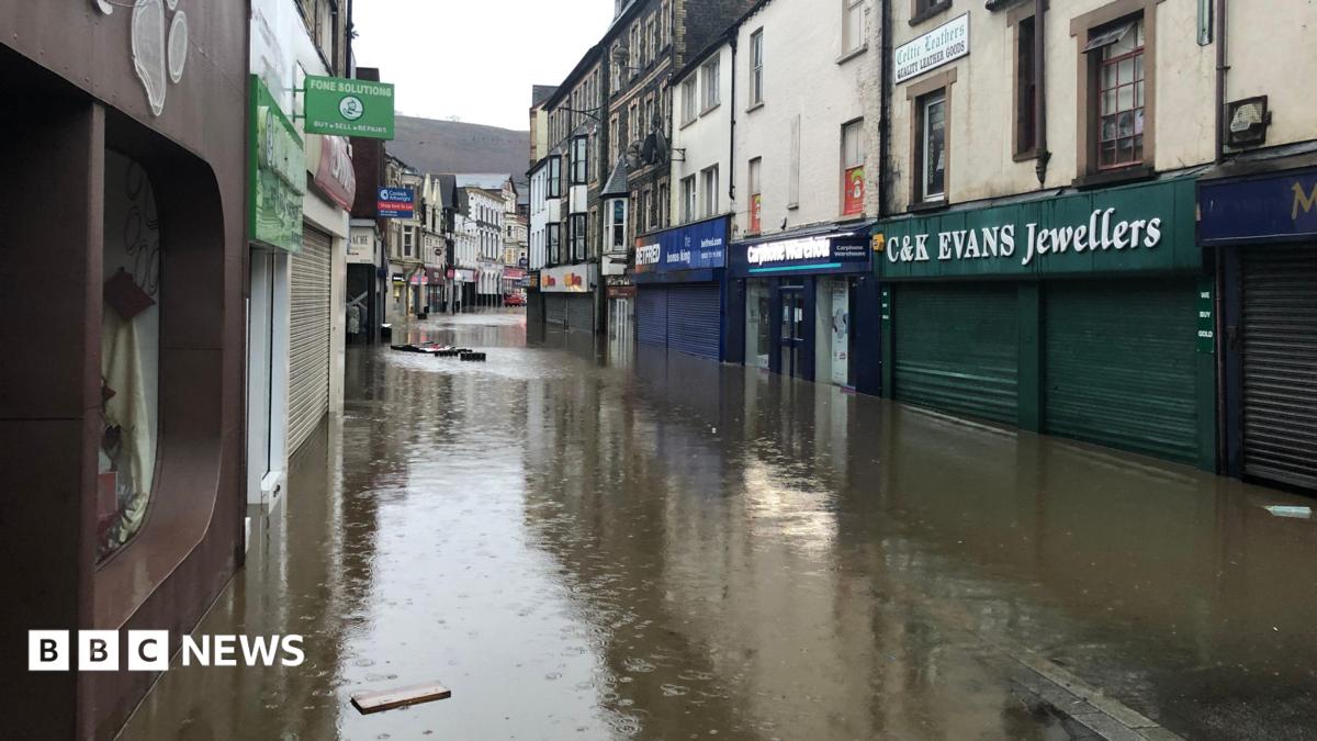 Storm Dennis: How to check river levels for flooding - BBC News