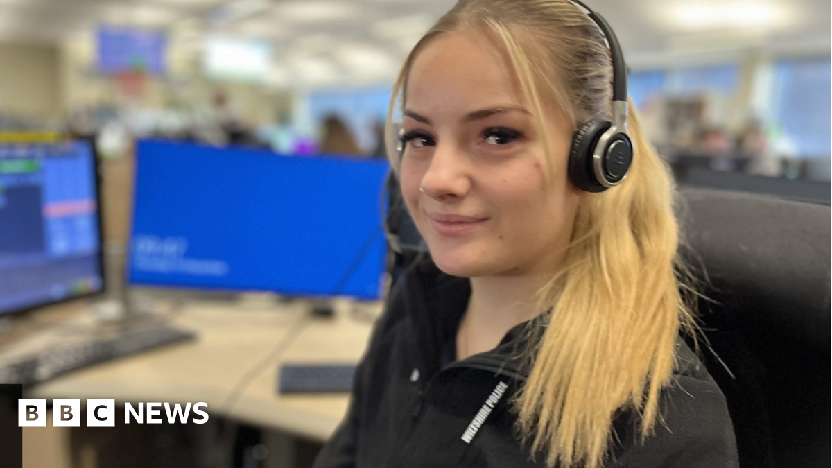 Wiltshire Police hit 999 target for the first time - BBC News