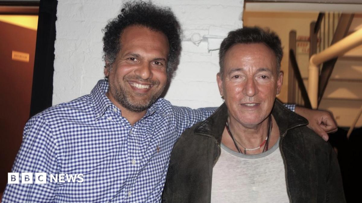 Bruce Springsteen movie writer wants The Boss to visit Luton - BBC News