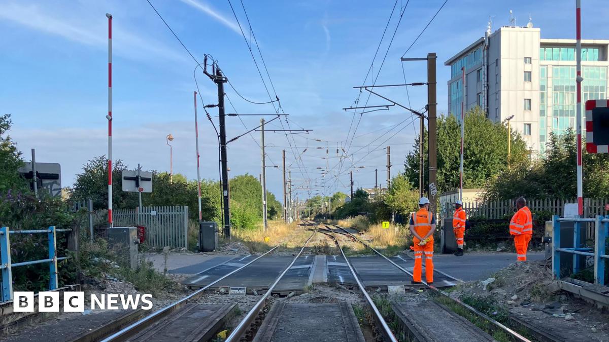 Mildmay: Level crossing work to part-close line in October - BBC News