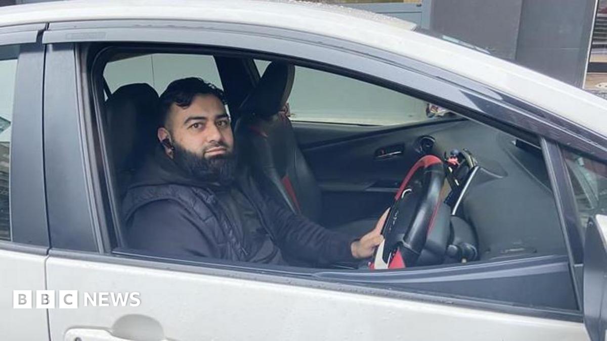 West Midlands potholes leave taxi driver frustrated - BBC News