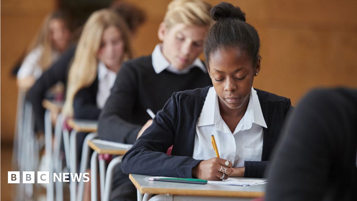 Pisa tests: UK rises in international school rankings - BBC News