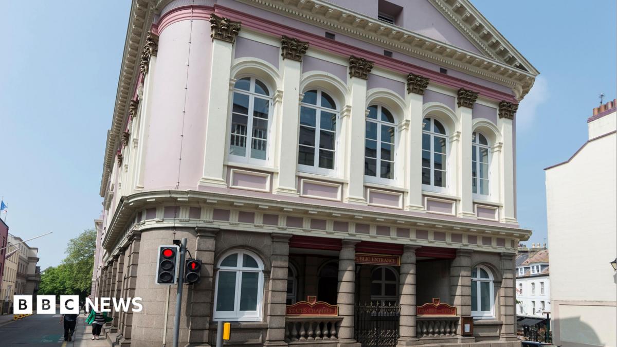 Law to bring back senators approved in principle by Jersey States - BBC ...