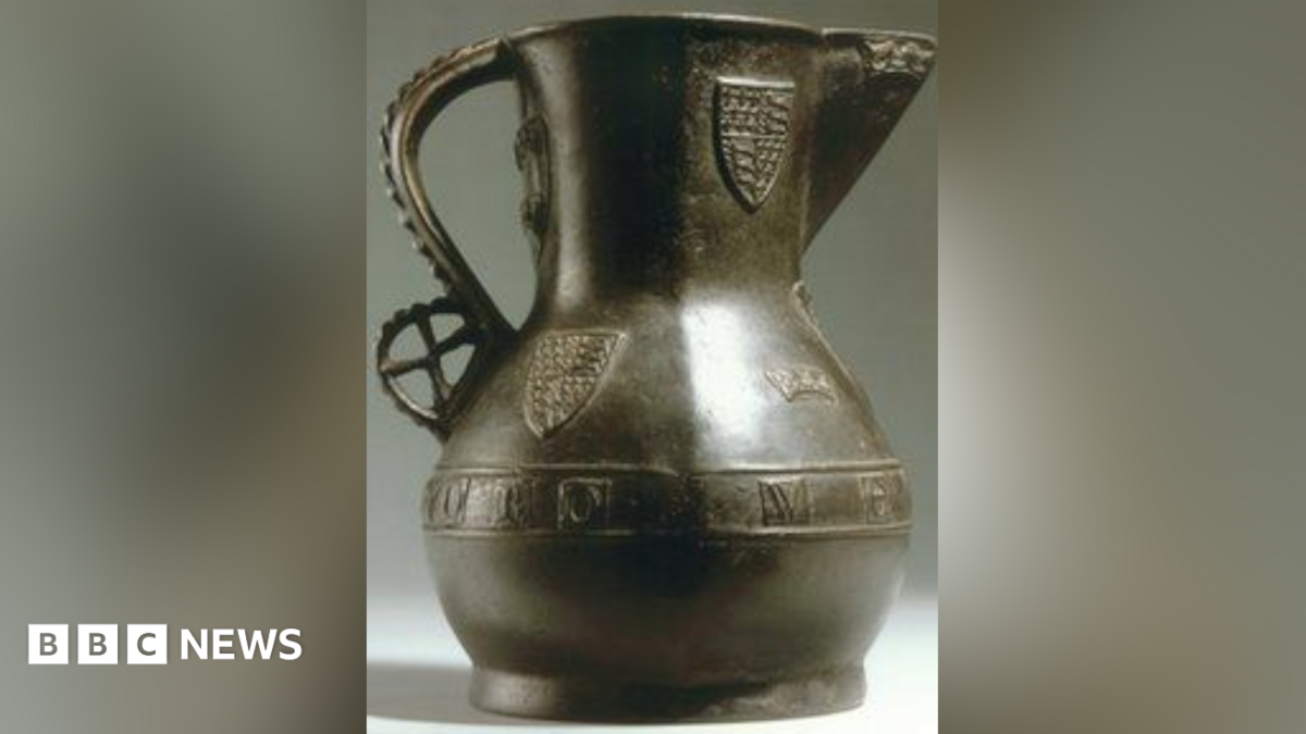 Wenlock jug: set for British Museum loan from Luton - BBC News