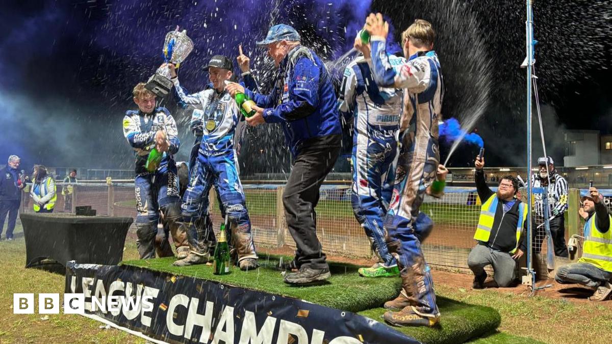 Poole Pirates speedway champions after Oxford Cheetahs victory - BBC News