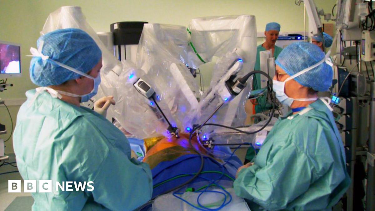 The NHS robots performing major surgery - BBC News