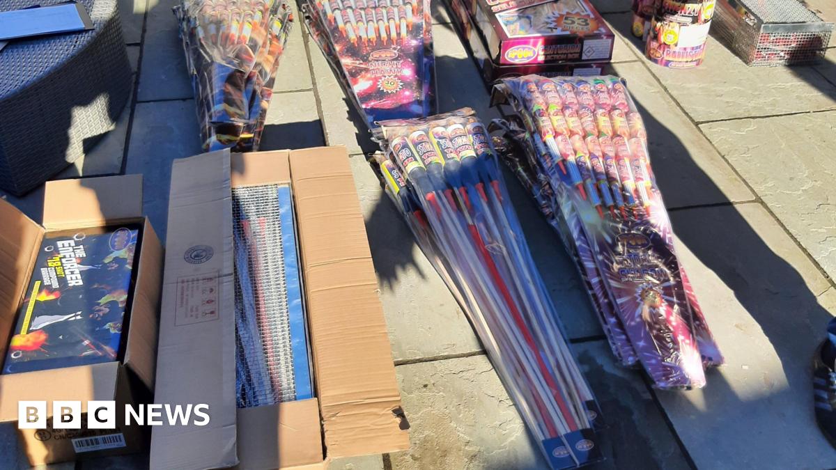 Illegal fireworks in Wakefield risked 'major incident' - police - BBC News