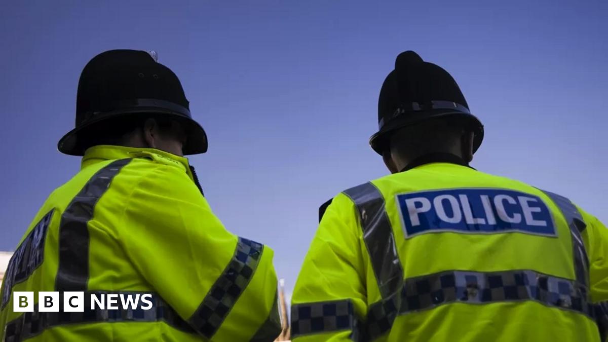 Wiltshire Police launch road safety awareness campaign - BBC News