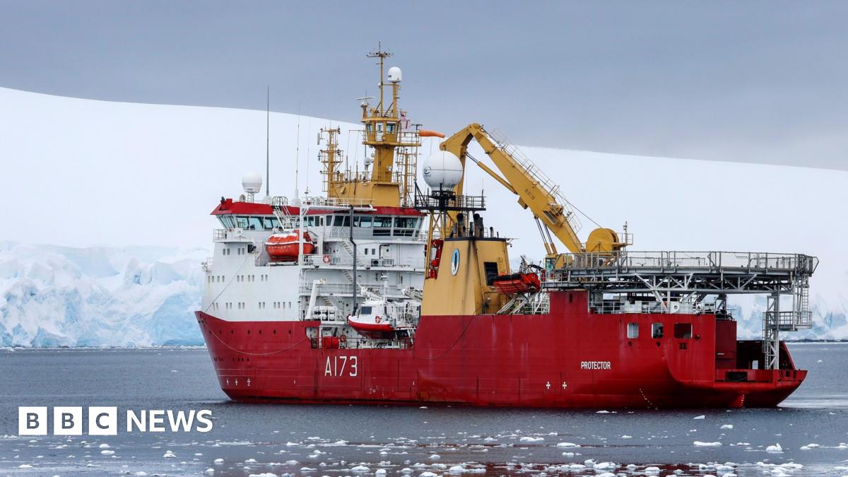 Royal Navy's HMS Protector gets Freedom of the City of Cambridge - BBC News