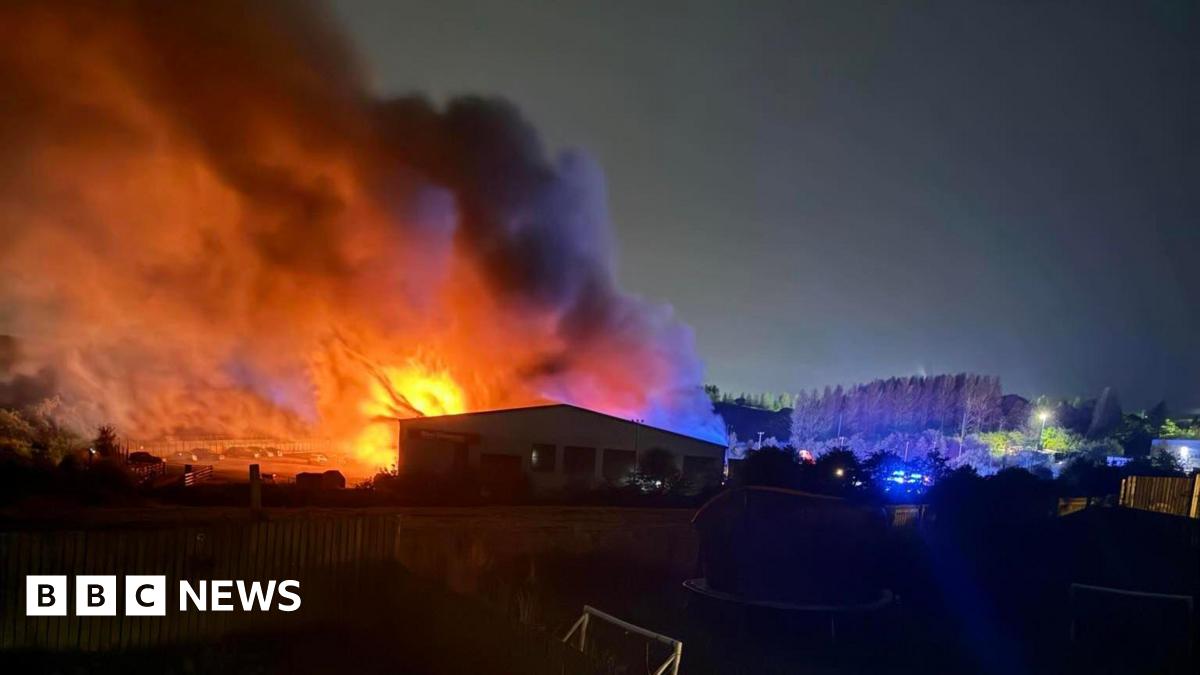 Tredegar fire: Blaze at Ron Skinner and Son car dealership - BBC News