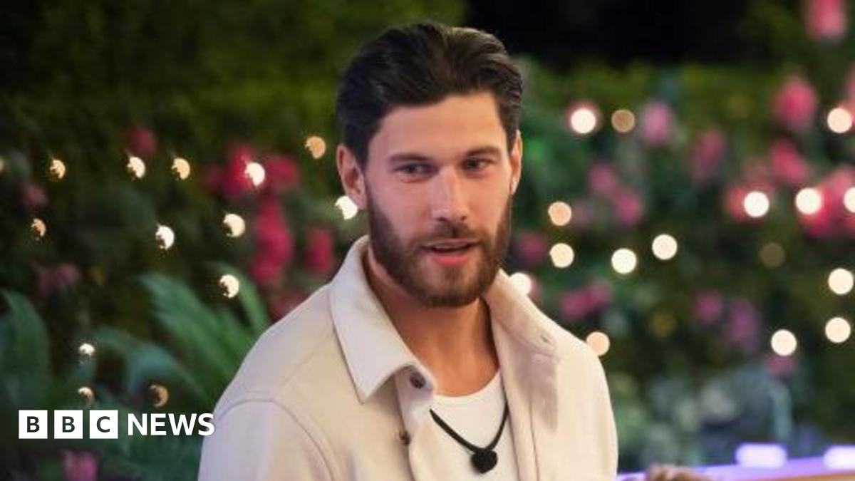 Jack Fowler says he almost died after allergic reaction on flight - BBC ...