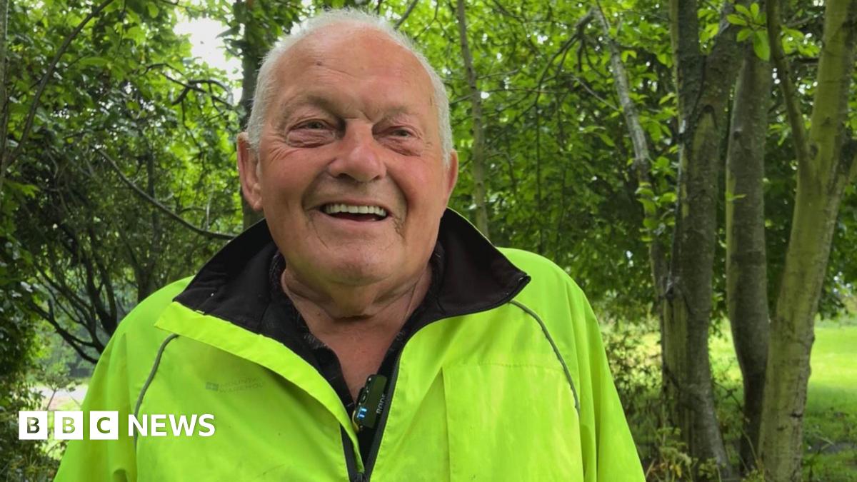 Guernsey man says walking gave him purpose after death of wife - BBC News