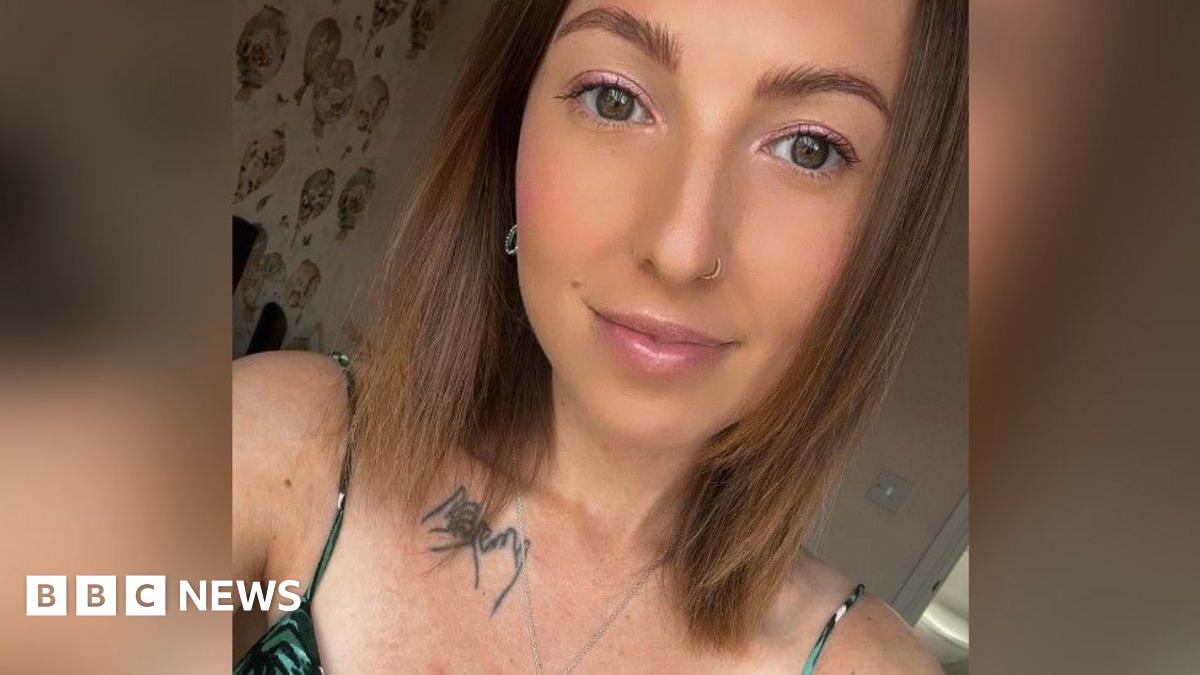Woman with anorexia 'had to get worse to get help' - BBC News
